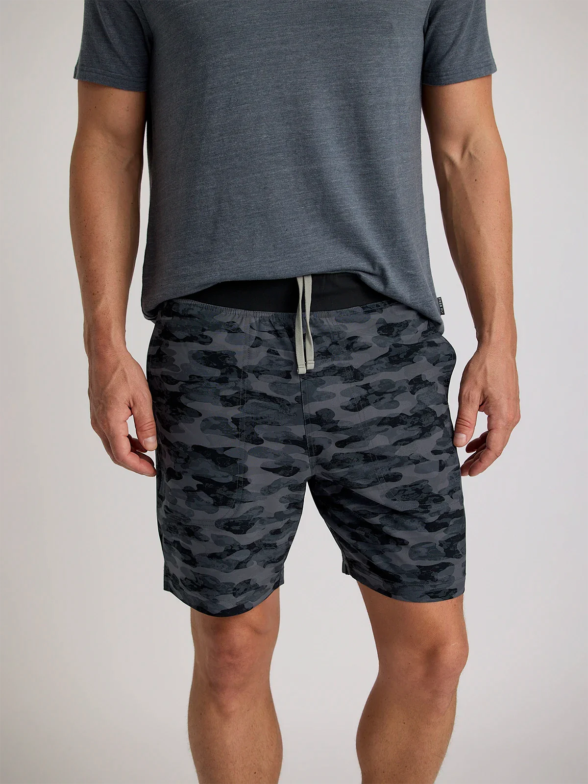 Free Fly Men's Bamboo-Lined Active Breeze Short – 7": Seasmoke Camo Bl ...